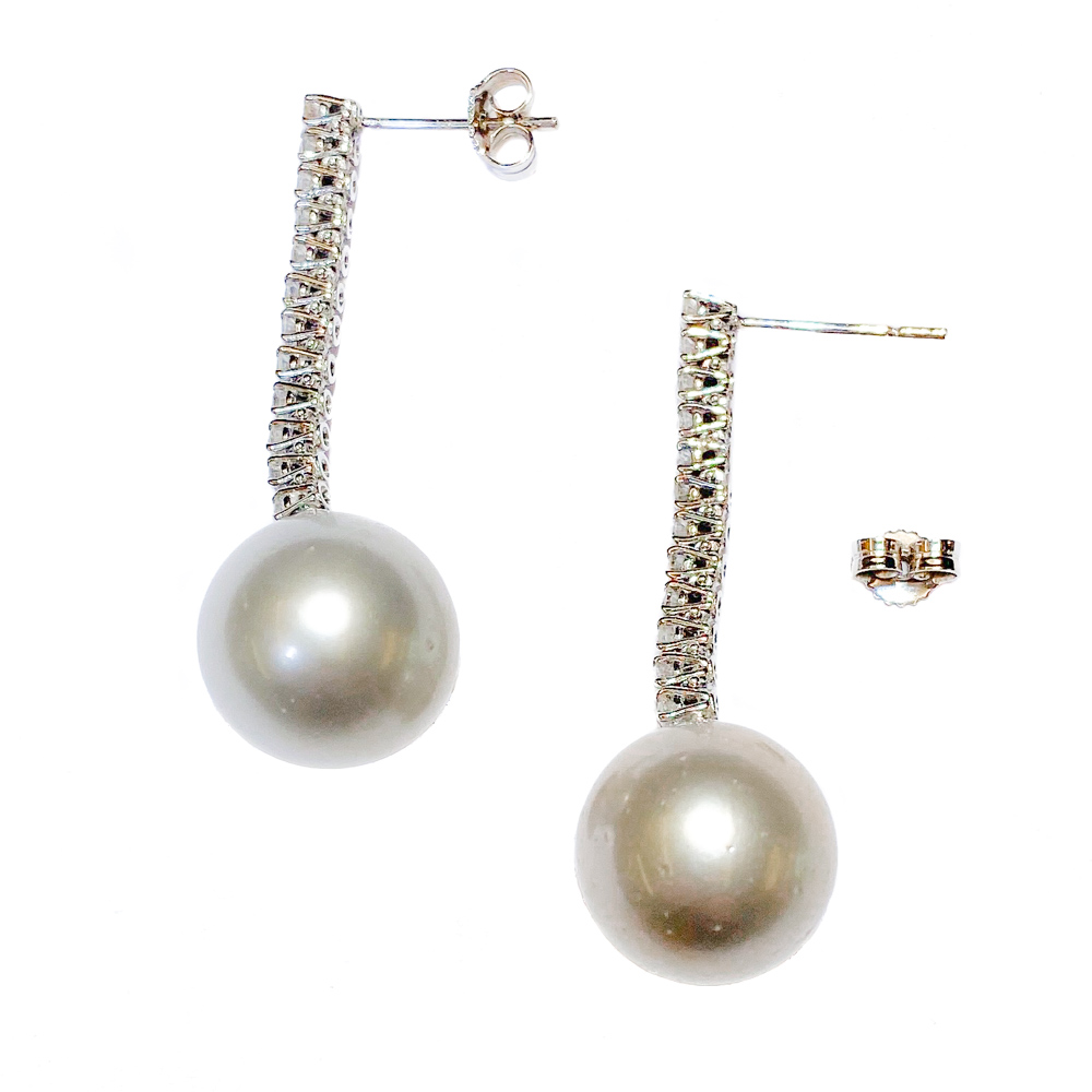 Orecchini in oro 18 karati con perle della Polinesia e brillanti ...