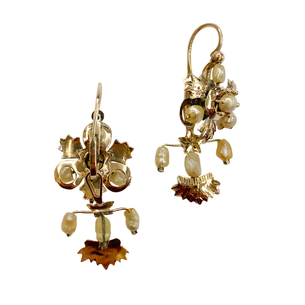 Orecchini in oro 12 karati con perle barocche - Italia XIX secolo ...